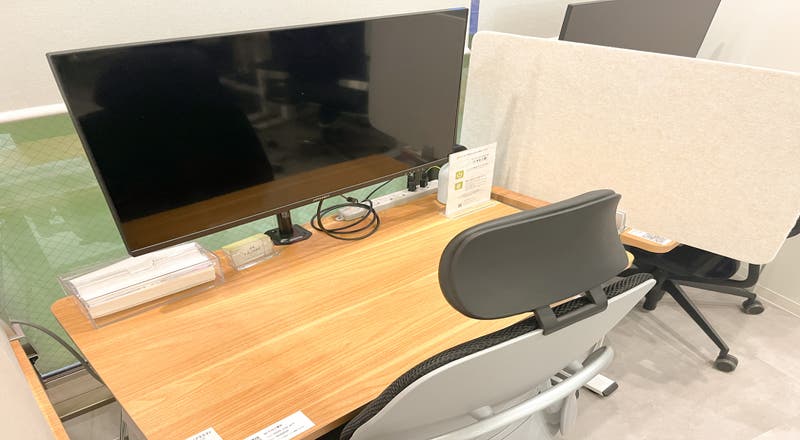 【新宿三丁目駅徒歩1分｜W席】ワークチェア席／高速Wi-Fi／電源・充電／テレワーク・作業・勉強・休憩等