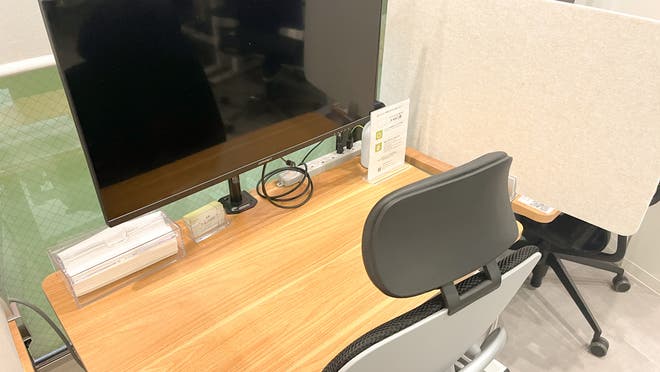 【新宿三丁目駅徒歩1分|W席】ワークチェア席/高速Wi-Fi/電源・充電/テレワーク・作業・勉強・休憩等の写真1
