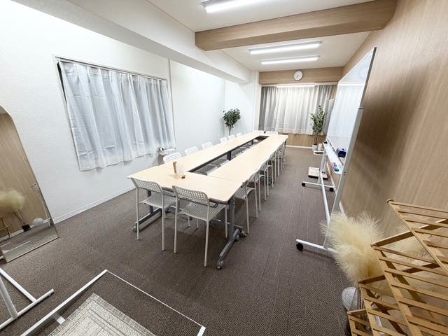 🌿西中島南方駅徒歩1分30秒｜声を出せる朝の個室✨｜自然光｜ナチュラル北欧風｜会議・商談・朝活・テレワーク｜新大阪から一駅の写真3