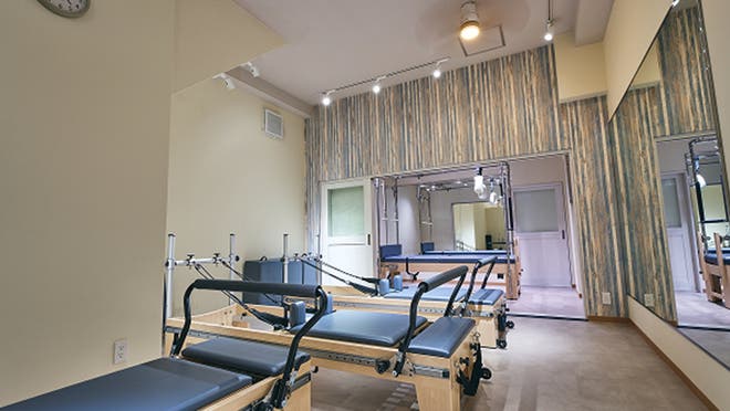 【3人同時レッスン可】奥沢駅徒歩1分のピラティススタジオ"PureLean"の写真1