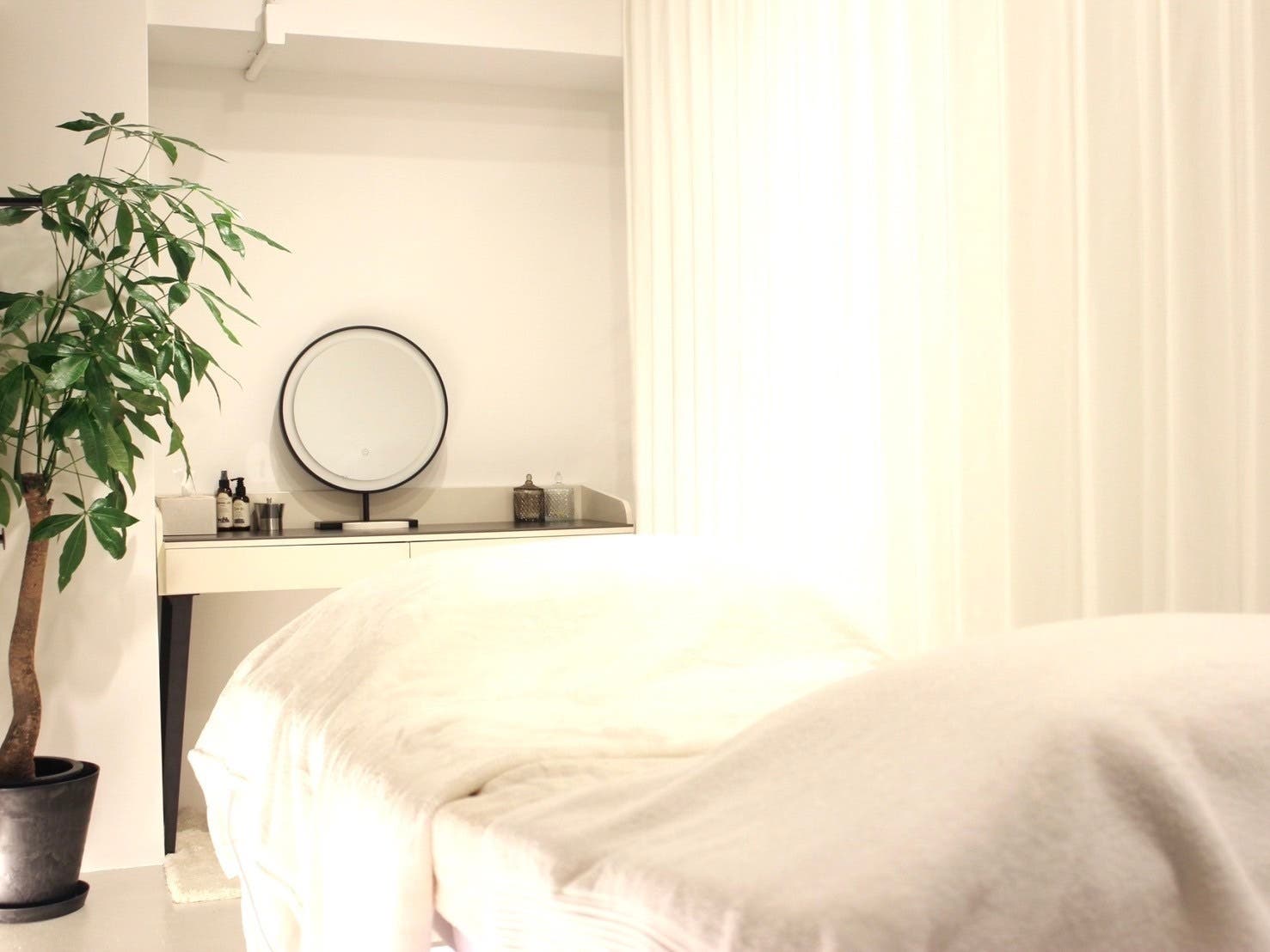 [完全個室＋タオルレンタル無料♪] モノトーンで落ち着いた雰囲気のレンタルサロンの写真1