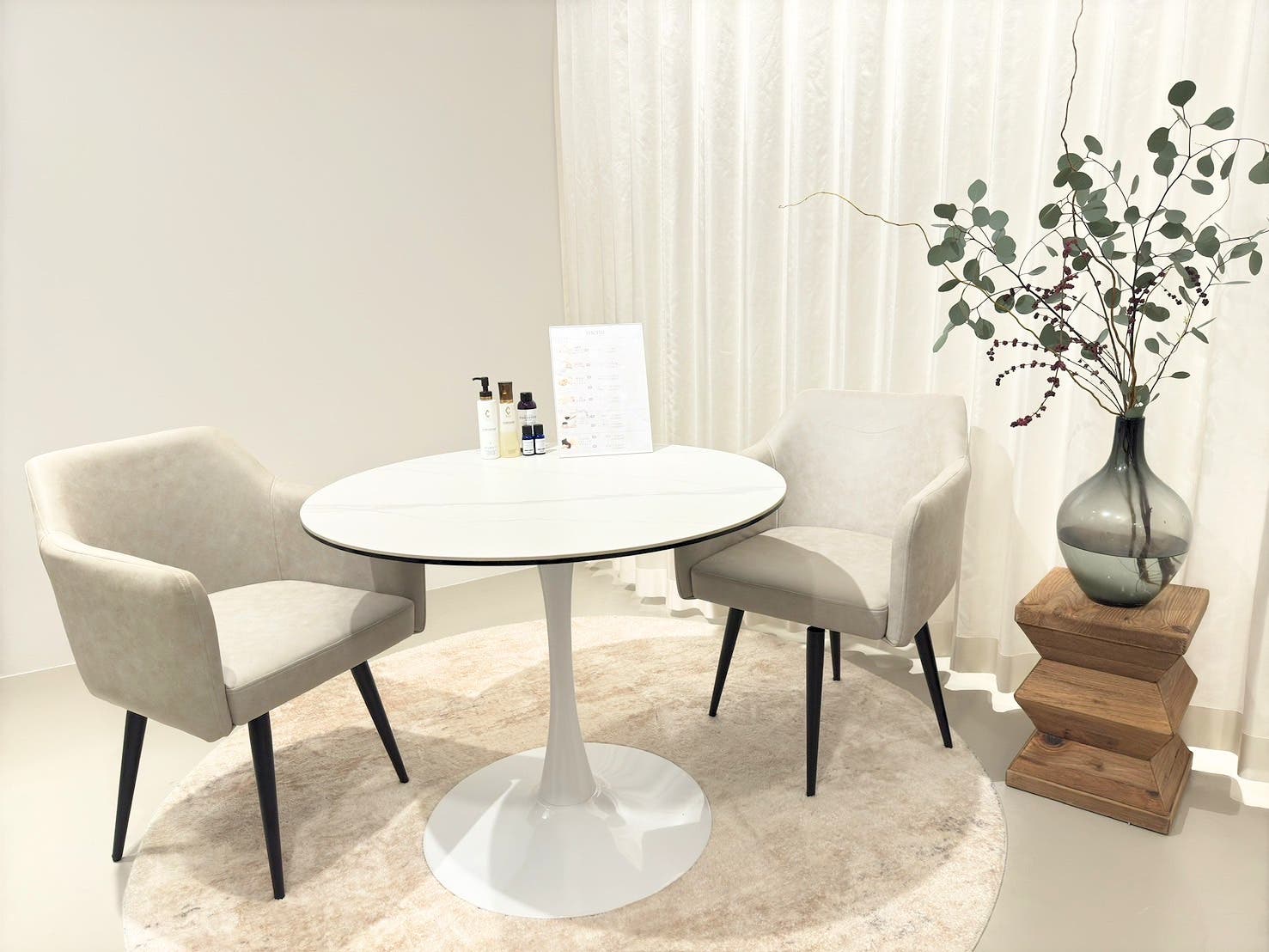 [完全個室＋タオルレンタル無料♪] モノトーンで落ち着いた雰囲気のレンタルサロンの写真2