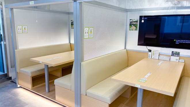 【秋葉原駅徒歩2分|24時間営業|5Gブース(2階)】最大6名/高速Wi-Fi/55型モニタ/会議・商談・面接・打合せ・作業等の写真13