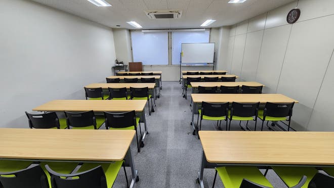 コスパ良✨岡山駅徒歩5分 / 最大36名 / 高速WIFI / プロジェクター 会議やセミナーに最適な会議室✨の写真2