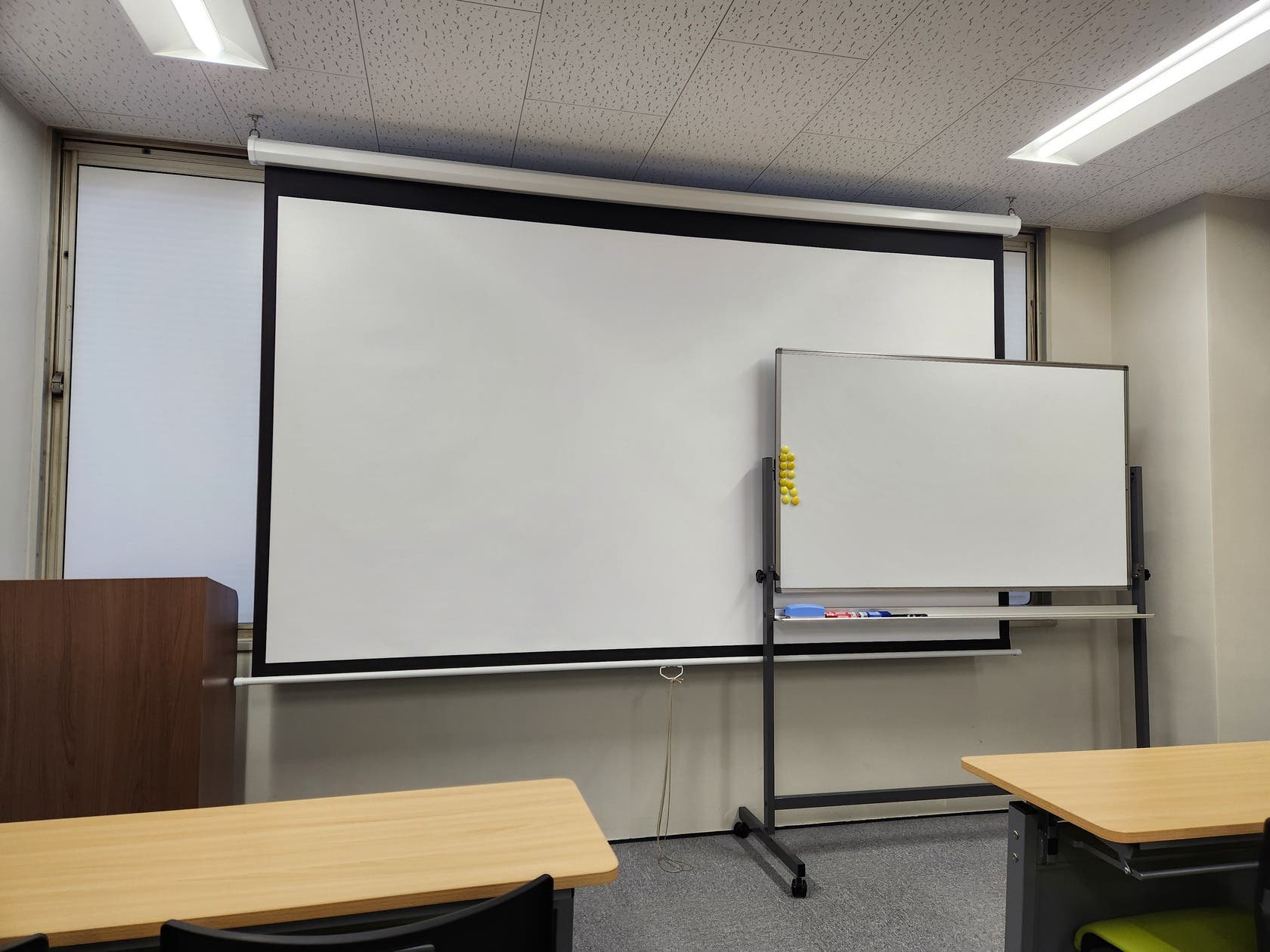 コスパ良✨岡山駅徒歩5分 / 最大36名 / 高速WIFI / プロジェクター 会議やセミナーに最適な会議室✨の写真9