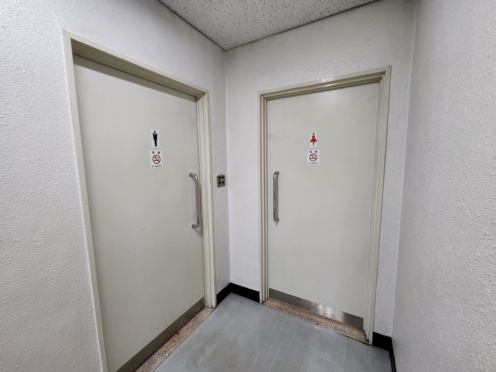 コスパ良✨岡山駅徒歩5分 / 最大36名 / 高速WIFI / プロジェクター 会議やセミナーに最適な会議室✨の写真15