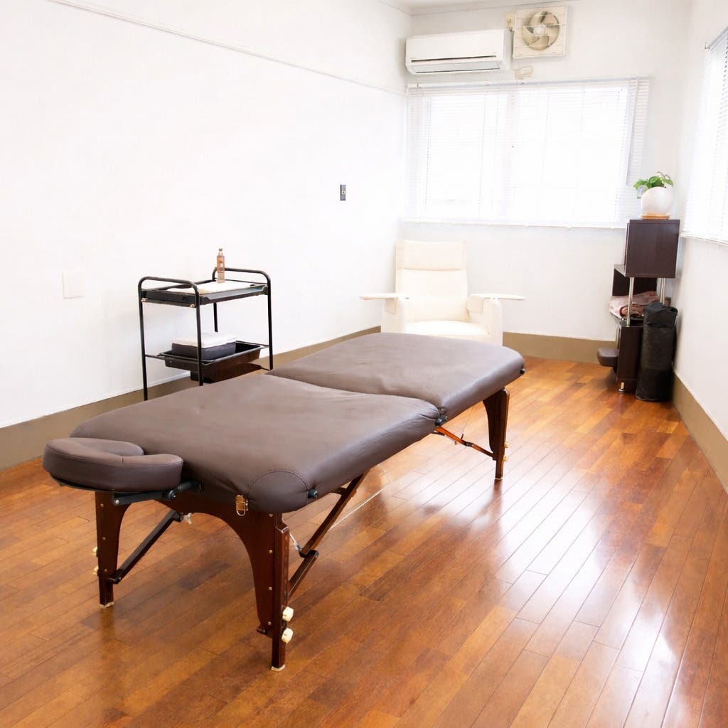 完全個室｜施術・会議・作業に対応｜静かなレンタルスペース（大和駅3分）の写真1