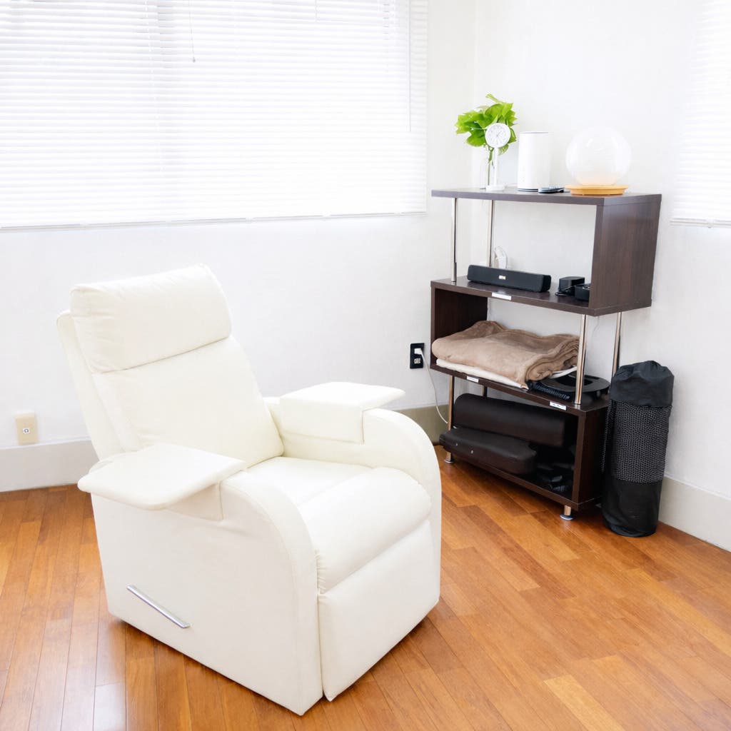 完全個室｜施術・会議・作業に対応｜静かなレンタルスペース（大和駅3分）の写真2