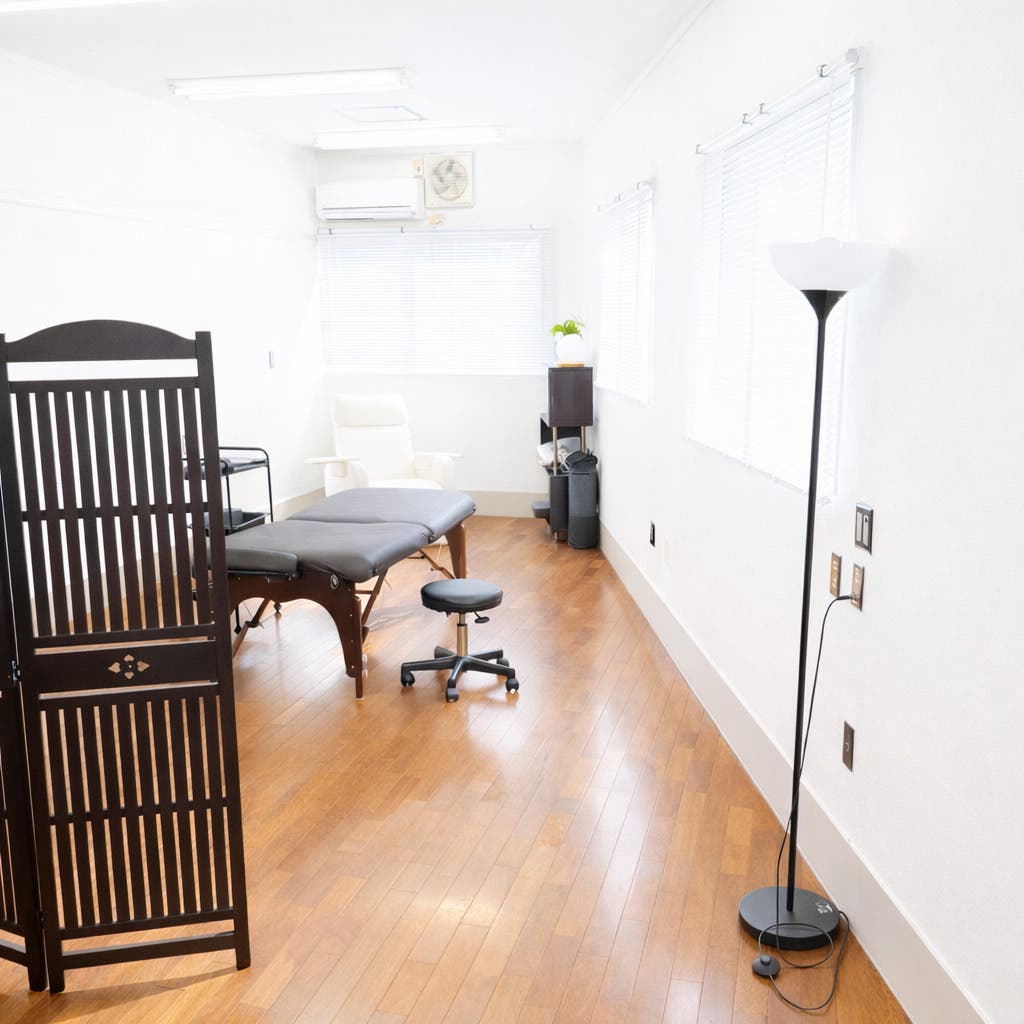 完全個室｜施術・会議・作業に対応｜静かなレンタルスペース（大和駅3分）の写真3