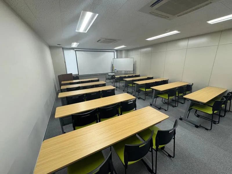 コスパ良✨岡山駅徒歩5分 / 最大36名 / 高速WIFI / プロジェクター 会議やセミナーに最適な会議室✨の写真1