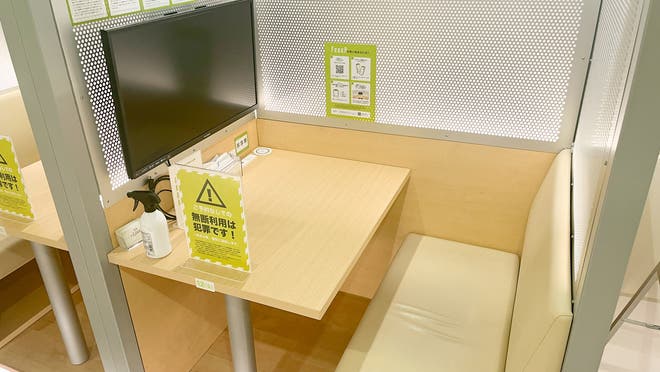 【秋葉原駅徒歩2分|24時間営業|13Sブース(3階)】高速Wi-Fi/31.5型モニタ/充電/web商談・面接・テレワーク等の写真1