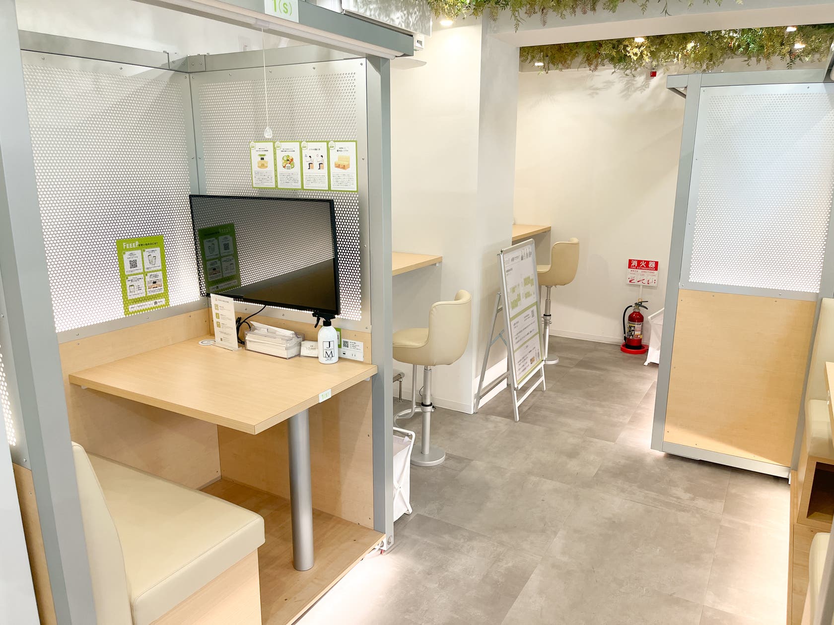 【秋葉原駅徒歩2分｜24時間営業｜1Sブース（2階）】高速Wi-Fi／31.5型モニタ／充電／web商談・面接・テレワーク等の写真13