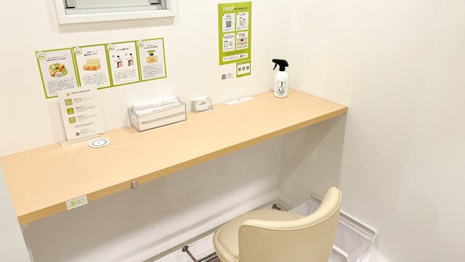 【秋葉原駅徒歩2分|24時間営業|11Cブース(3階)】カウンター席/高速Wi-Fi/電源・充電/テレワーク・作業・勉強・休憩等の写真1