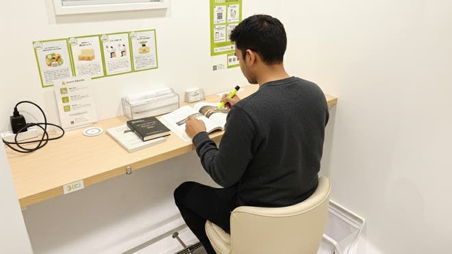 【秋葉原駅徒歩2分|24時間営業|11Cブース(3階)】カウンター席/高速Wi-Fi/電源・充電/テレワーク・作業・勉強・休憩等の写真13