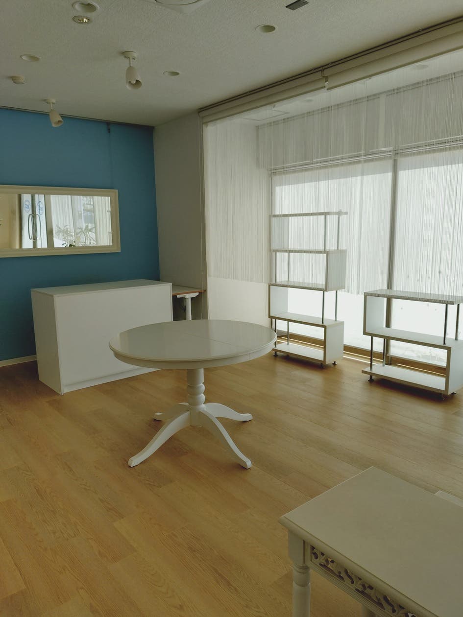 JR尼崎から徒歩3分　ガラス張りで明るいレンタルスペースの写真1