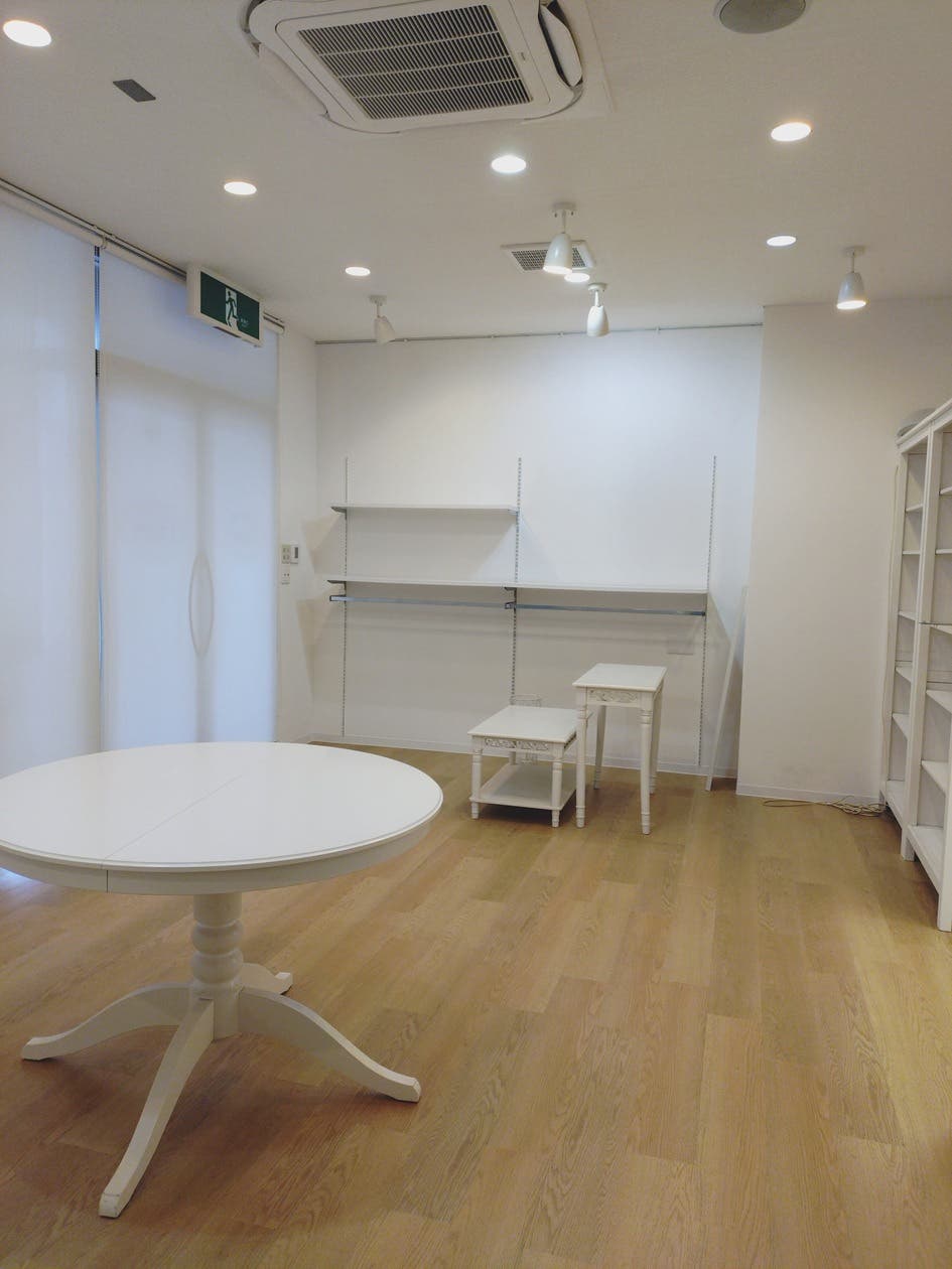 JR尼崎から徒歩3分　ガラス張りで明るいレンタルスペースの写真4