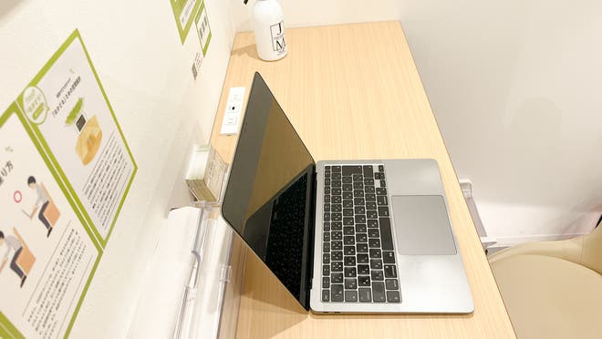 【秋葉原駅徒歩2分|24時間営業|2Cブース(2階)】カウンター席/高速Wi-Fi/電源・充電/テレワーク・作業・勉強・休憩等の写真3