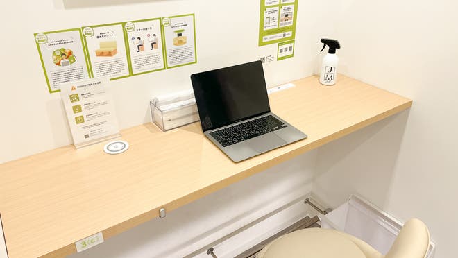 【秋葉原駅徒歩2分|24時間営業|2Cブース(2階)】カウンター席/高速Wi-Fi/電源・充電/テレワーク・作業・勉強・休憩等の写真2