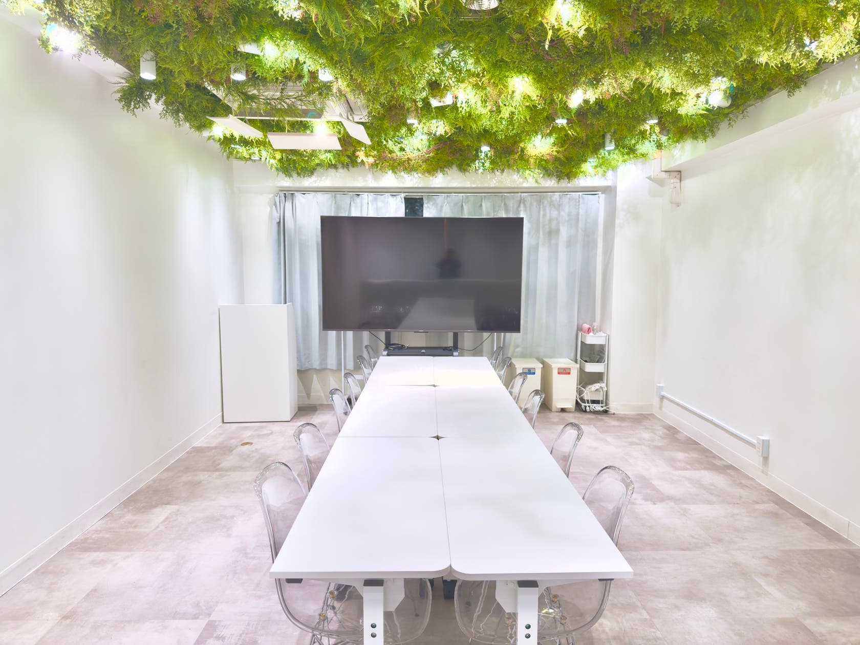 【東京駅徒歩3分・日本橋駅徒歩2分｜24h】30名席／会議室・研修・セミナー・説明会等／WiFi・モニター・ホワイトボード等完備の写真3