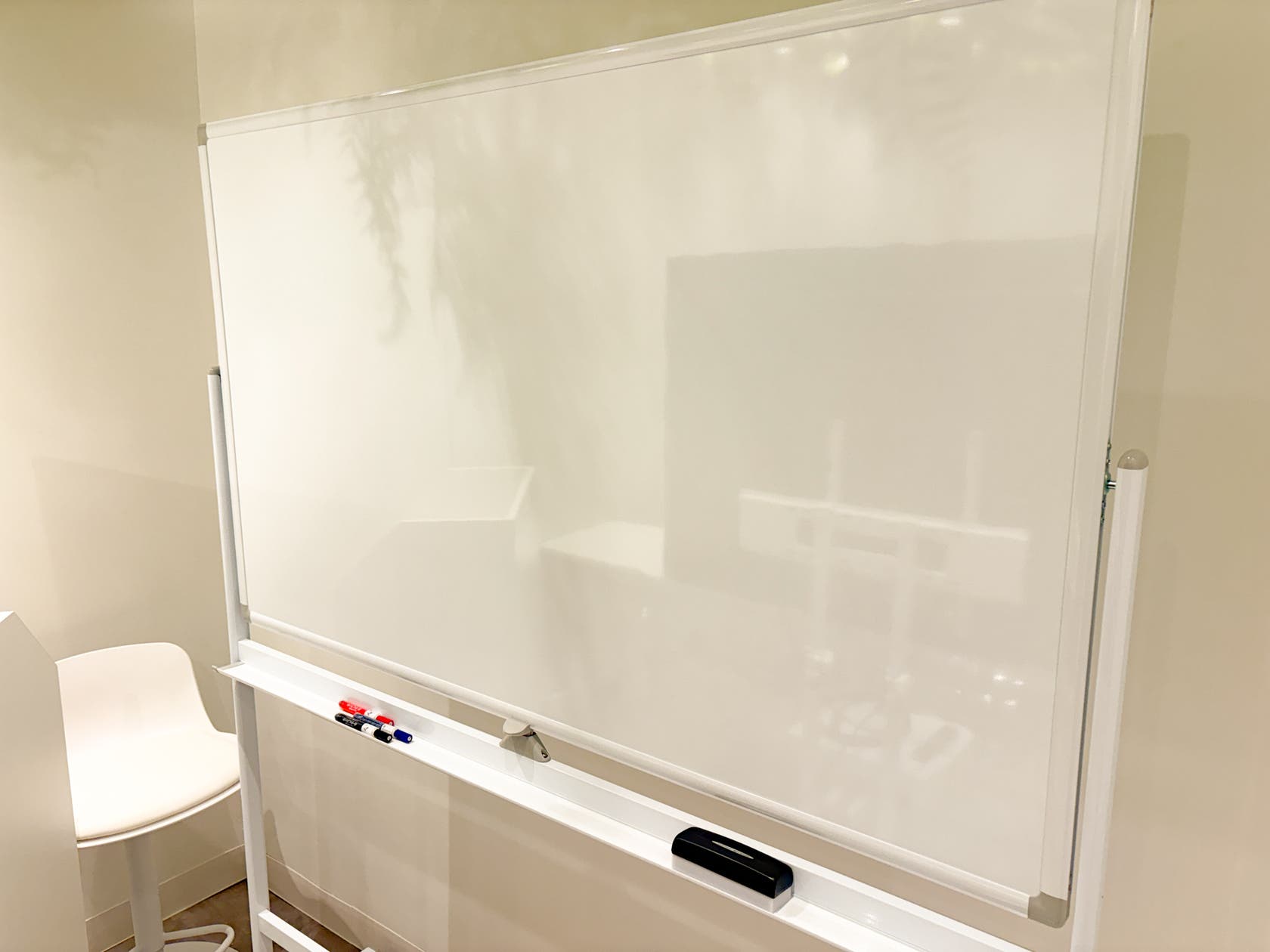 【東京駅徒歩3分・日本橋駅徒歩2分｜24h】30名席／会議室・研修・セミナー・説明会等／WiFi・モニター・ホワイトボード等完備の写真20