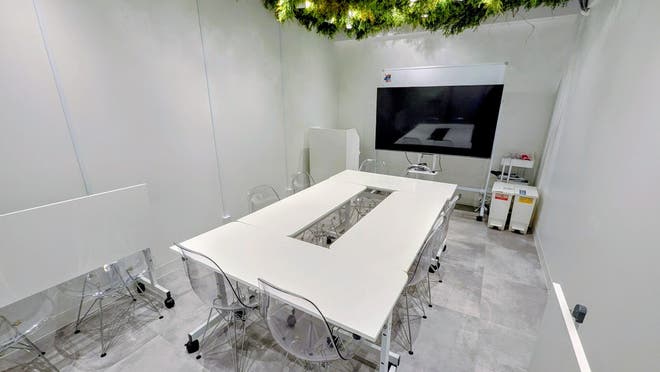 【東京駅徒歩3分・日本橋駅徒歩2分|24h】12名席/会議室・研修・セミナー・説明会等/WiFi・モニター・ホワイトボード等完備の写真1