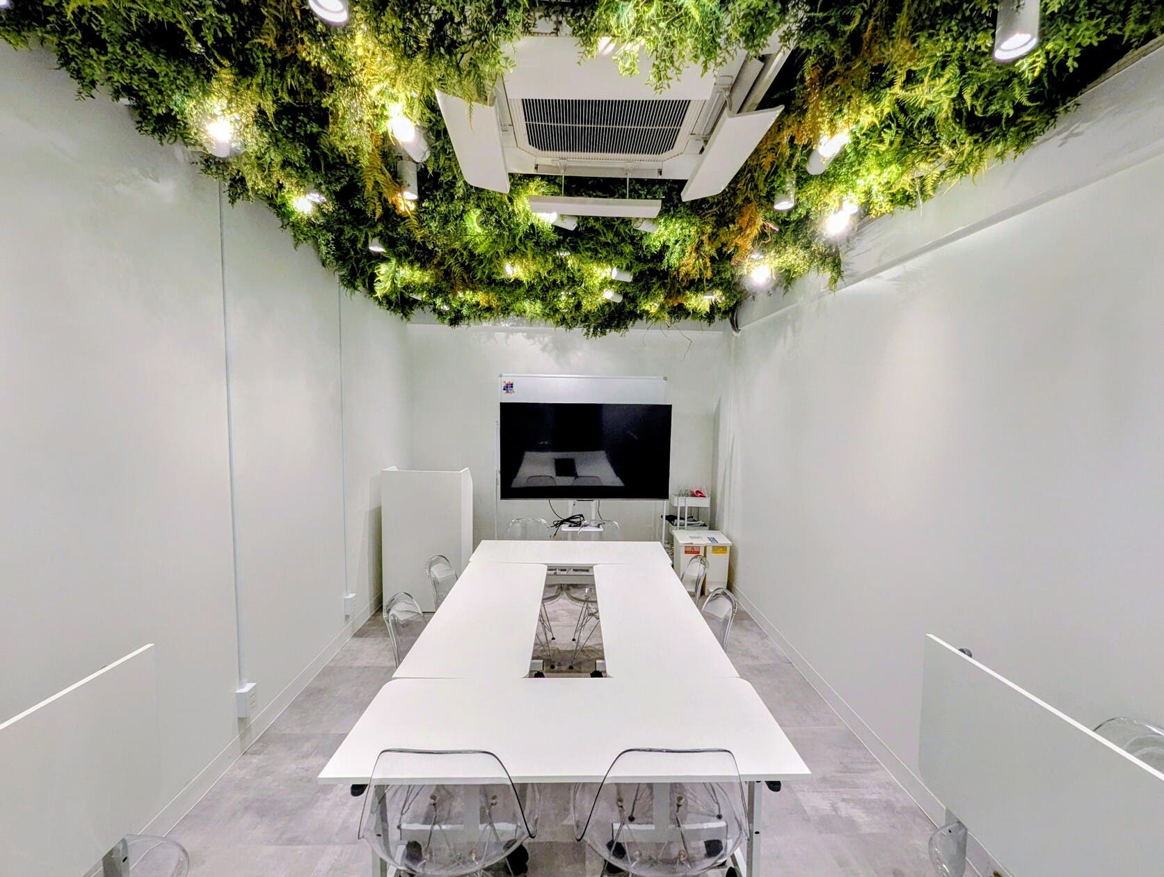 【東京駅徒歩3分・日本橋駅徒歩2分｜24h】12名席／会議室・研修・セミナー・説明会等／WiFi・モニター・ホワイトボード等完備の写真2