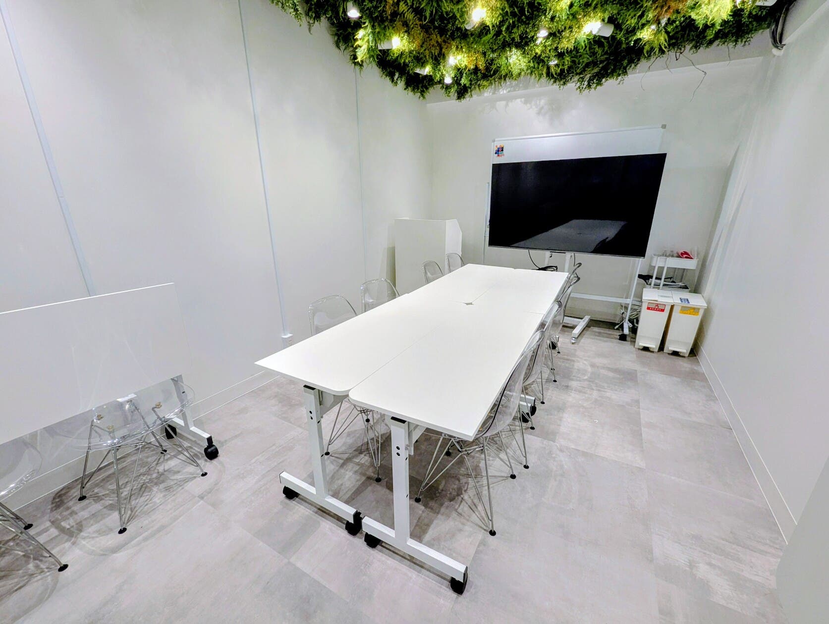 【東京駅徒歩3分・日本橋駅徒歩2分｜24h】12名席／会議室・研修・セミナー・説明会等／WiFi・モニター・ホワイトボード等完備の写真3