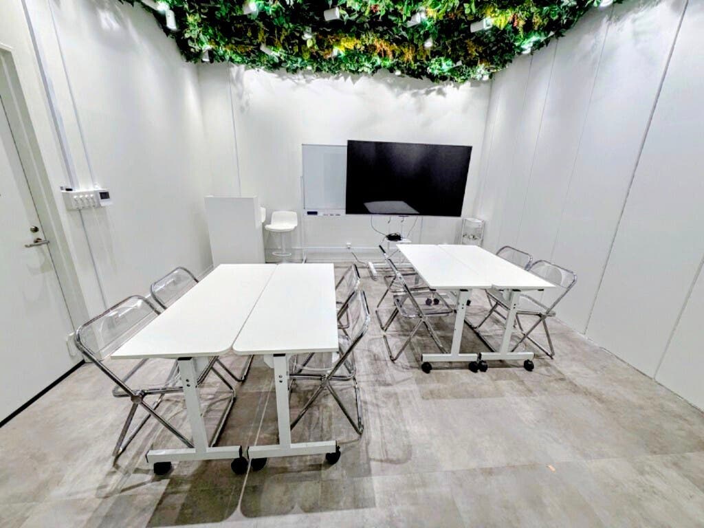 【立川駅徒歩1分｜24h】会議室／最大24名／高速WiFi／飲食可／研修・セミナー・懇親会｜FEEEP立川店イベントスペースAの写真4