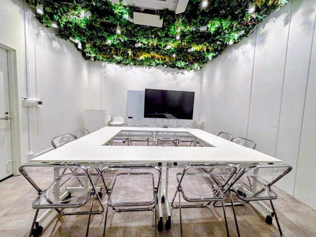 【立川駅徒歩1分｜24h】会議室／最大24名／高速WiFi／飲食可／研修・セミナー・懇親会｜FEEEP立川店イベントスペースAの写真6