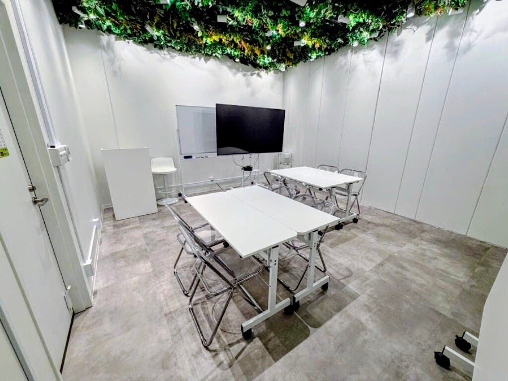 【立川駅徒歩1分｜24h】会議室／最大23名／高速WiFi／飲食可／研修・セミナー・懇親会｜FEEEP立川店イベントスペースBの写真2