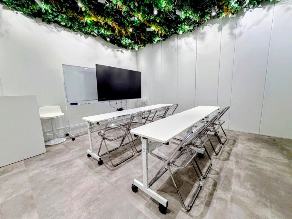 【立川駅徒歩1分｜24h】会議室／最大23名／高速WiFi／飲食可／研修・セミナー・懇親会｜FEEEP立川店イベントスペースBの写真3