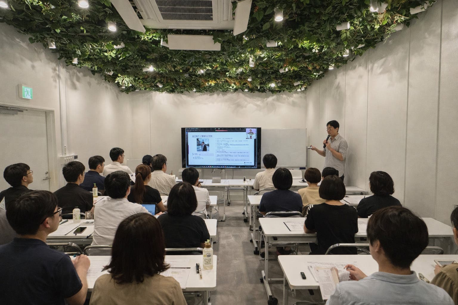 【立川駅徒歩1分｜24h】会議室／最大23名／高速WiFi／飲食可／研修・セミナー・懇親会｜FEEEP立川店イベントスペースBの写真11