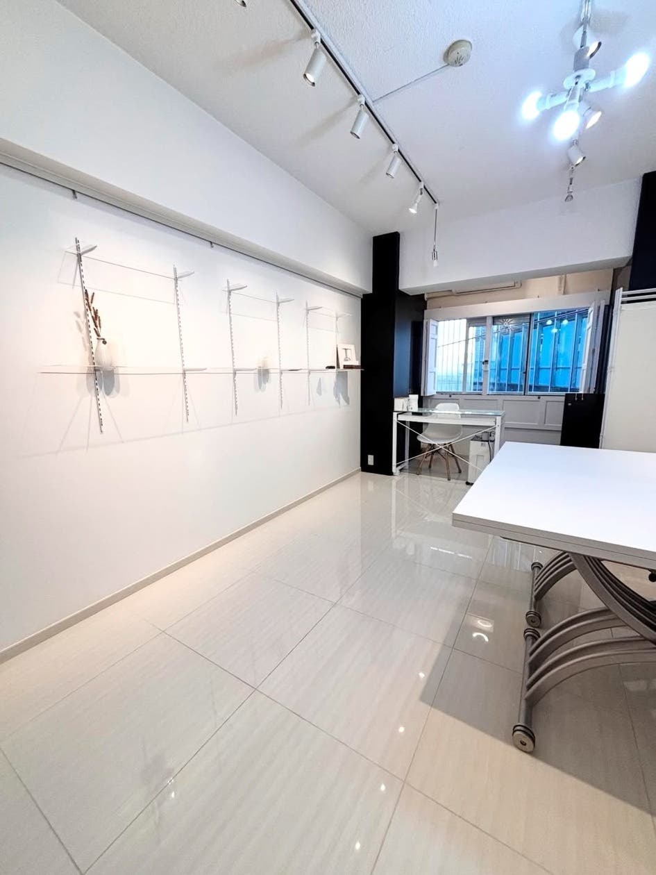 新宿駅至近⭐︎代々木駅からも！白基調の清潔なスペース⭐︎ワークショップにおすすめ⭐︎ジュエリー・手芸・メイク・フラワーなどの写真15