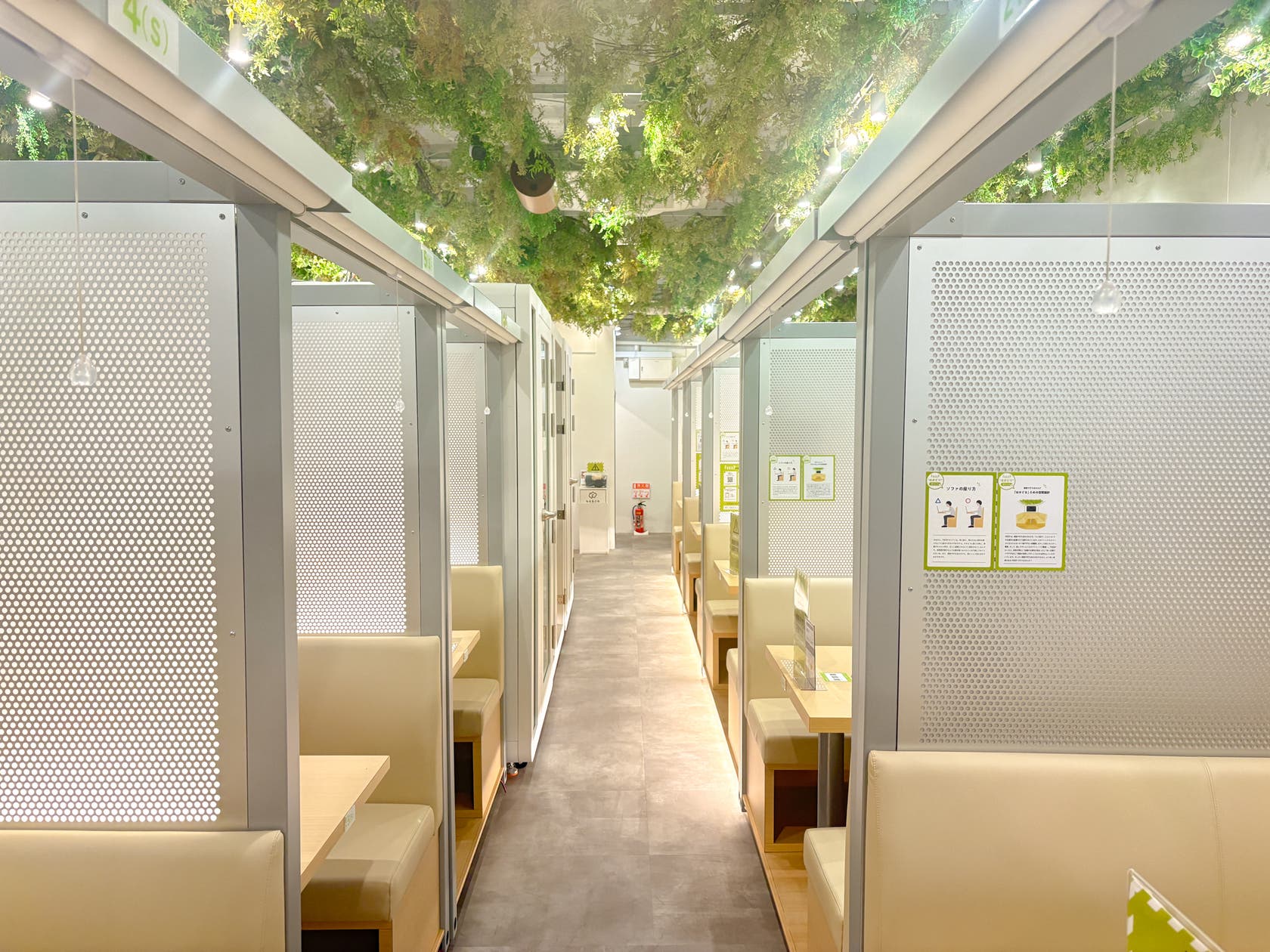 【新宿駅徒歩2分｜7PSブース】ワークブース／防音完全個室／31.5型モニター／充電／web商談・面接・MTG・テレワーク等の写真14