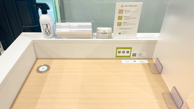 【新宿駅徒歩2分|1Cブース】カウンター席/高速Wi-Fi/電源・充電/テレワーク・作業・勉強・休憩等の写真2