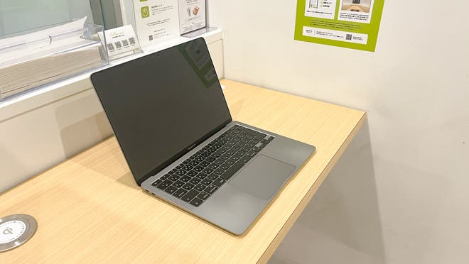 【新宿駅徒歩2分|2Cブース】カウンター席/高速Wi-Fi/電源・充電/テレワーク・作業・勉強・休憩等の写真4