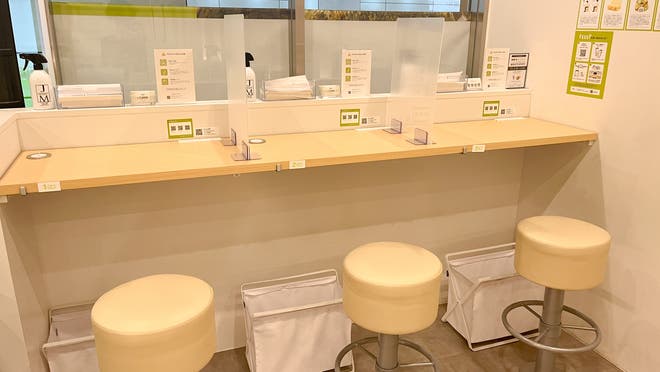 【新宿駅徒歩2分|3Cブース】カウンター席/高速Wi-Fi/電源・充電/テレワーク・作業・勉強・休憩等の写真1