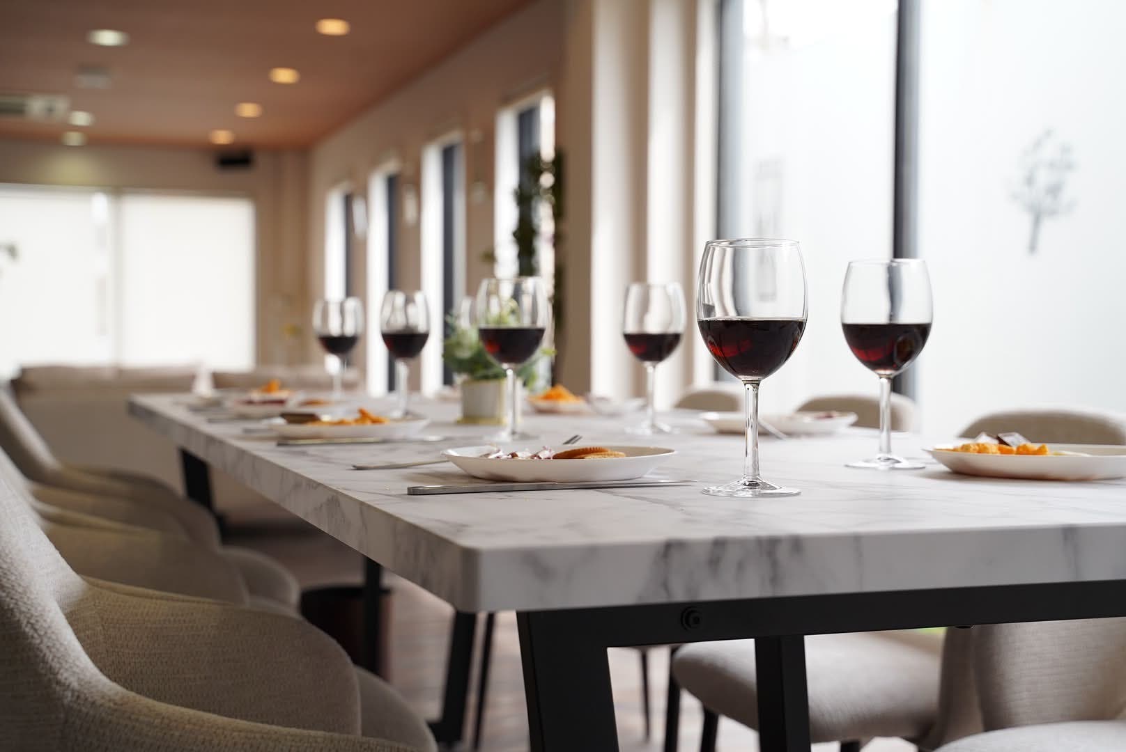 駅徒歩6分、最大30名利用可能。駐車場10台完備、キッチン付きで飲食OK、女子会・誕生日会等に最適な空間です。の写真4