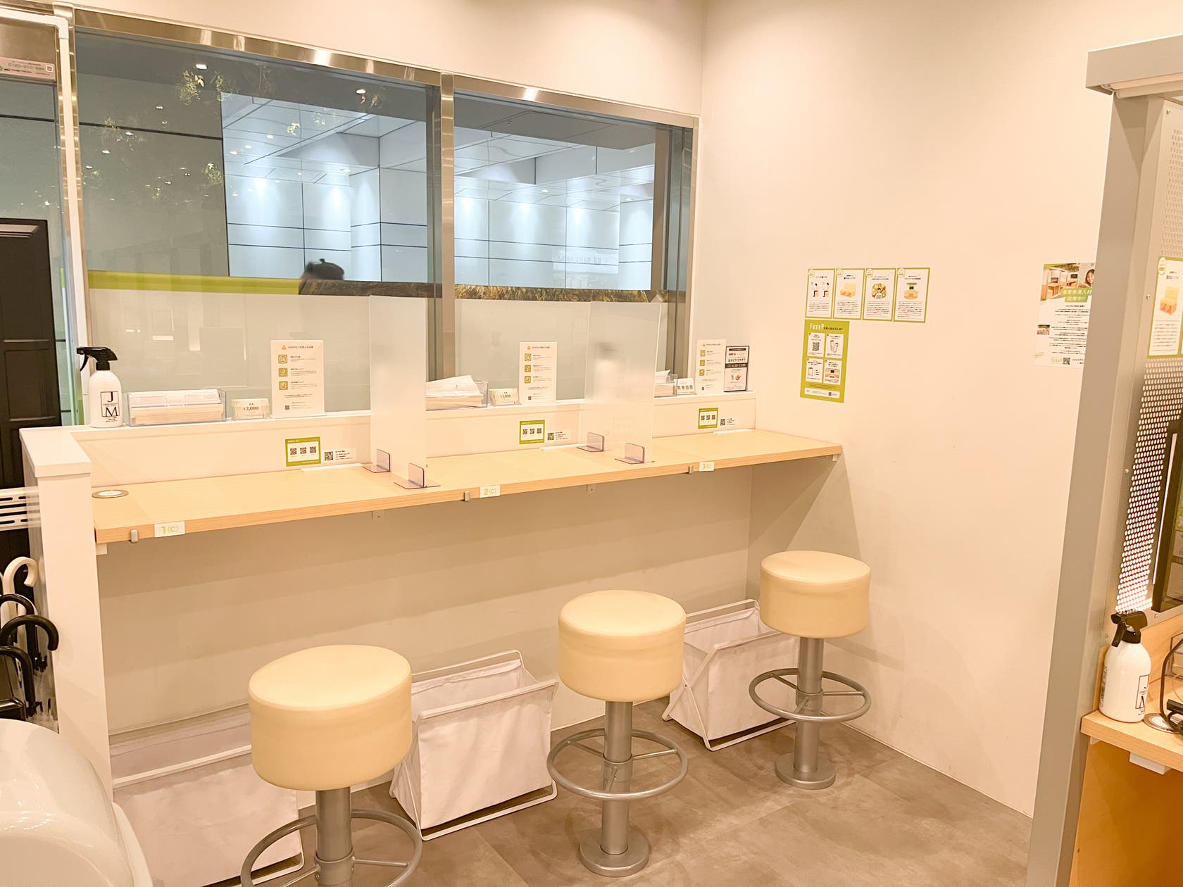 【新宿駅徒歩2分｜21Gブース】最大6名／高速Wi-Fi／55型モニター／会議・商談・面接・打ち合わせ・作業等の写真13