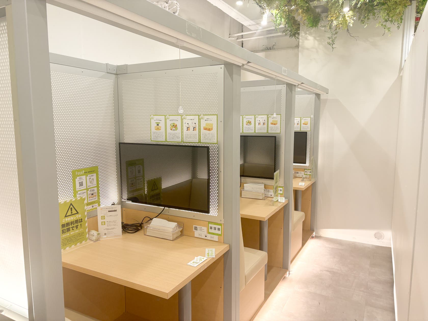 【新宿駅徒歩2分｜19Gブース】最大6名／高速Wi-Fi／55型モニター／会議・商談・面接・打ち合わせ・作業等の写真10