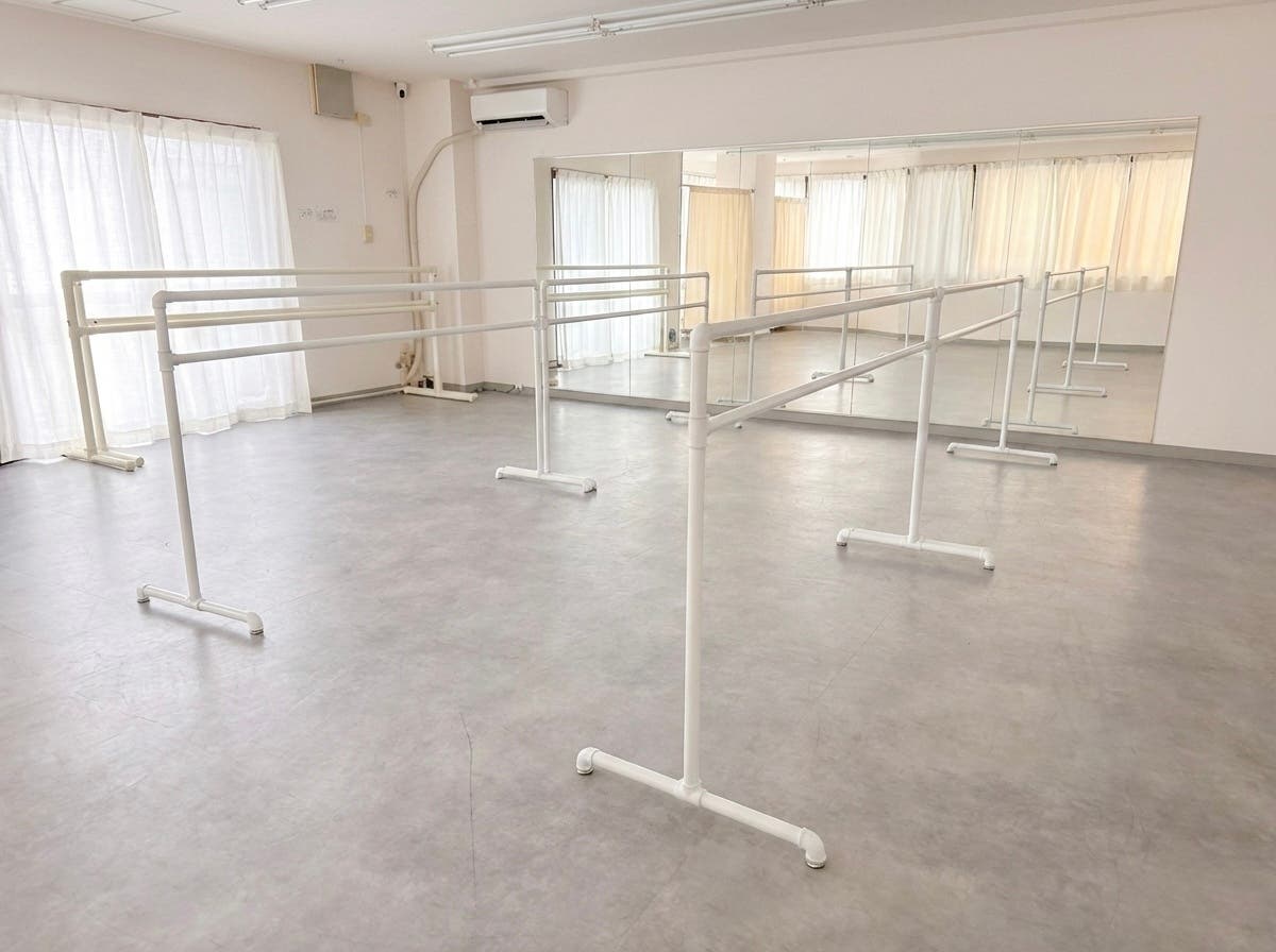 【春日野道駅5分】バレエバー設置⭐️長時間割最大15％OFF✨地域最安値の広いスタジオでダンス、ヨガ⭐️LED照明あり！の写真1