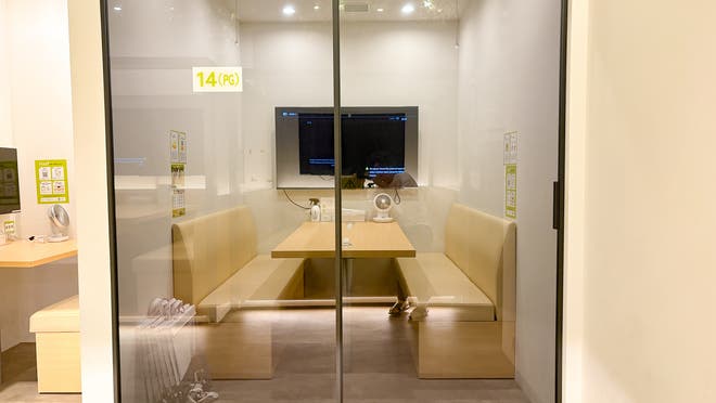 【新宿駅徒歩2分|14PGブース】最大6名/防音完全個室/高速Wi-Fi/55型モニター/会議・商談・面接・打ち合わせ・作業等の写真5