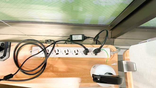 【東京駅徒歩3分|24時間営業|11Cブース】カウンター席/高速Wi-Fi/31.5型モニタ/電源・充電/テレワーク・作業・勉強の写真4