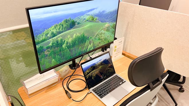 【東京駅徒歩3分|24時間営業|9Cブース】カウンター席/高速Wi-Fi/31.5型モニタ/電源・充電/テレワーク・作業・勉強の写真7