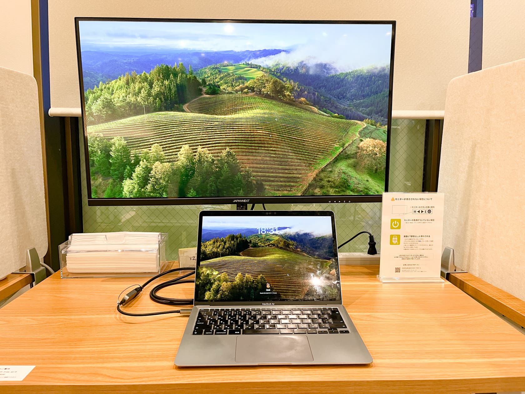 【東京駅徒歩3分｜24時間営業｜10Cブース】カウンター席／高速Wi-Fi／31.5型モニタ／電源・充電／テレワーク・作業・勉強の写真8