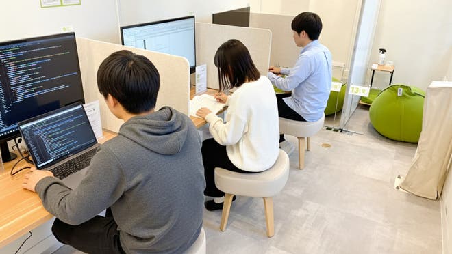 【東京駅徒歩3分|24時間営業|10Cブース】カウンター席/高速Wi-Fi/31.5型モニタ/電源・充電/テレワーク・作業・勉強の写真18