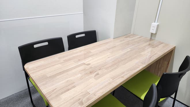 岡山駅徒歩5分 / 最大4名 / 高速WIFI / 卓上コンセント 面接や打合せ、リモートワークに最適な会議室の写真2