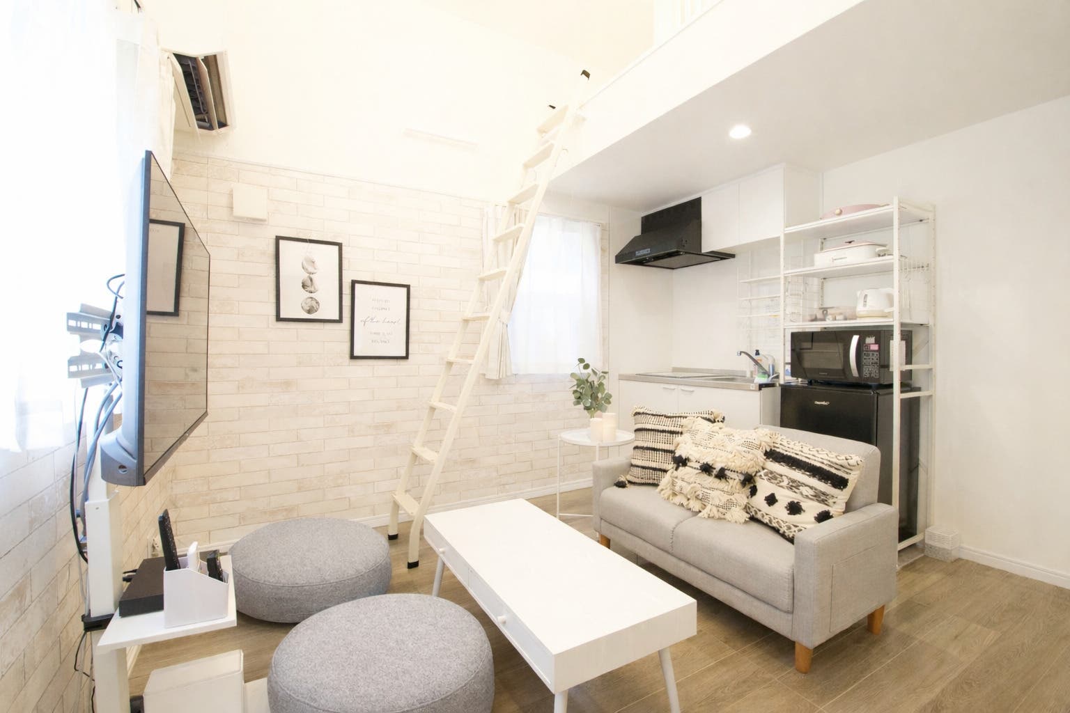 新品クッション🌸【ロフト・撮影機材・大人気TVゲーム】ラゾーナ2分｜デート｜女子会｜パーティー｜誕生日・推し会｜隠れ家♬_Bの写真1