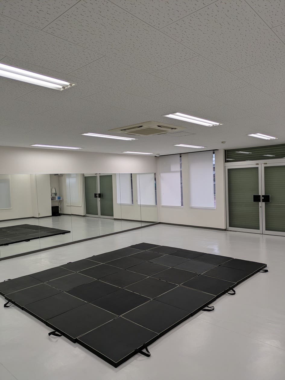 【姫路駅7分】白壁×大型鏡9枚の本格ダンススタジオ｜大型鏡9枚🪞最大25名🙆‍♀️50㌅モニター📺24時間🕐の写真8