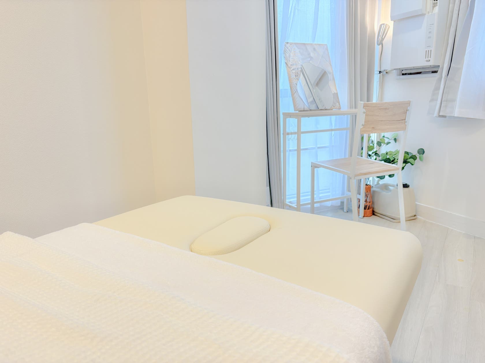 【名古屋駅５分】2026年4月OPEN｜韓国風ホワイト空間＋グリーンが映える完全個室レンタルサロン｜🛜の写真4